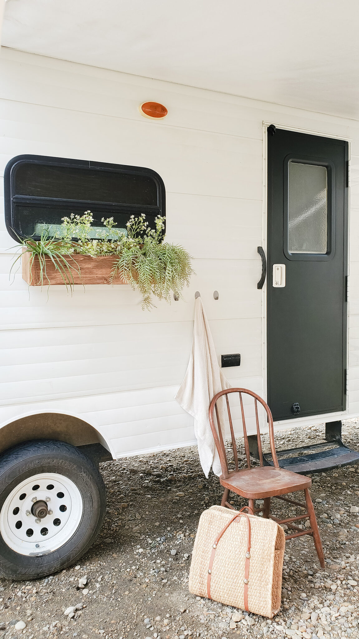 Cozy camper makeover from @_camperhome_